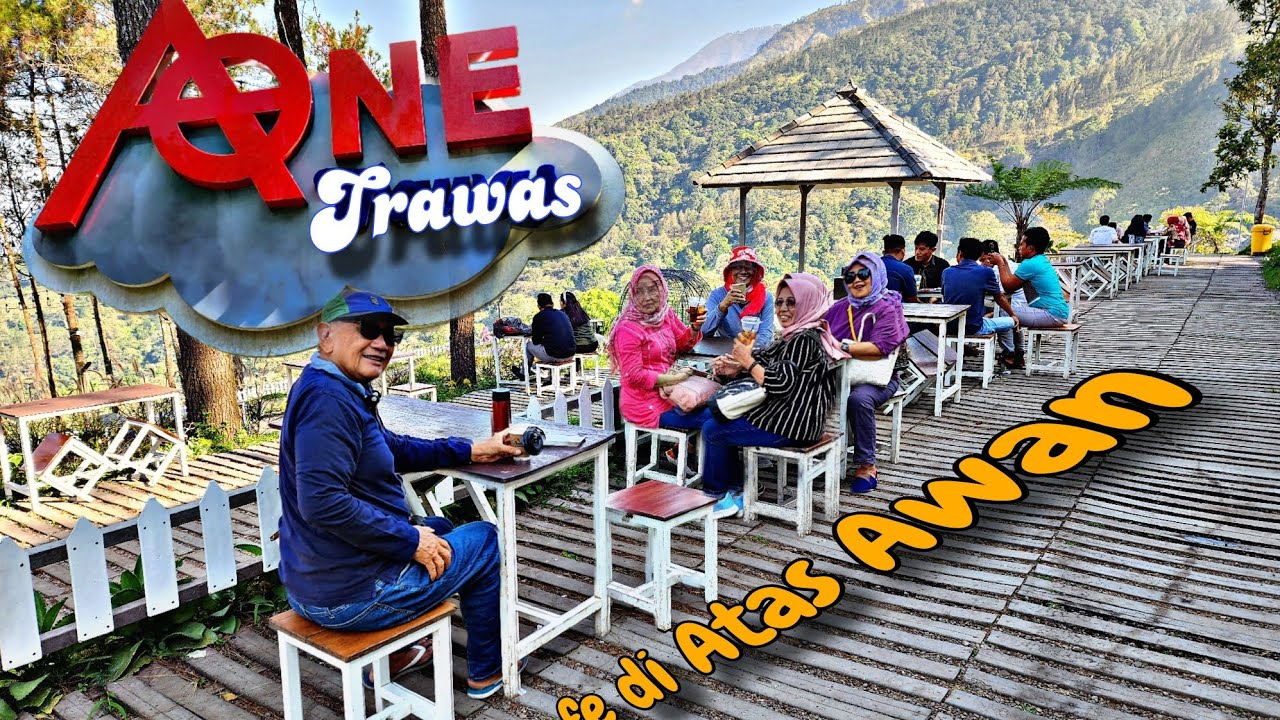 Cafe A-One Trawas di Atas Awan Sewaktu Cuaca Cerah Pemandangan Super ...
