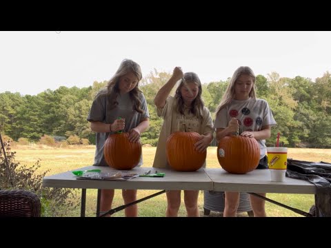carving pumpkins + vlog ! - YouTube