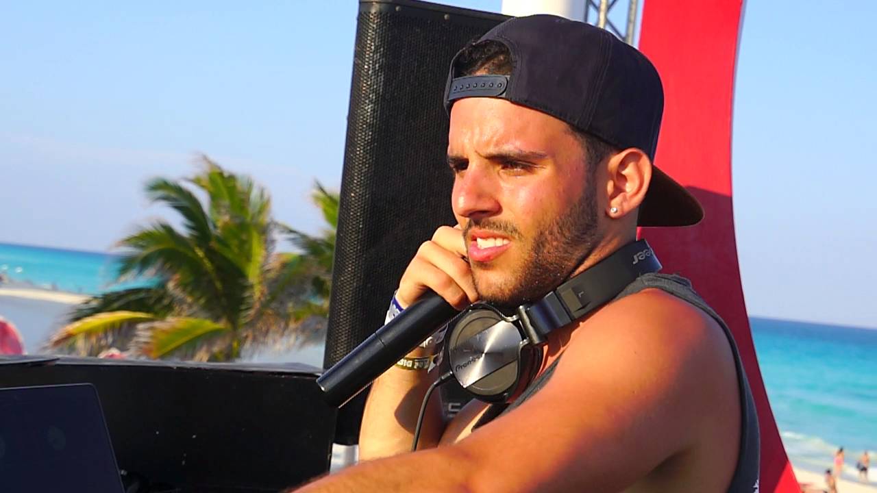 Cancun Mexico - DJ Robbie Cee Spinning - YouTube
