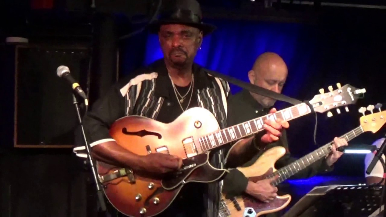 Steve Cole and Nick Colione live at Pizza Express Jazz Club Soho - YouTube