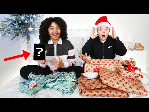 ISLA CRIED!! BEST FRIENDS OPEN CHRISTMAS PRESENTS | 2020