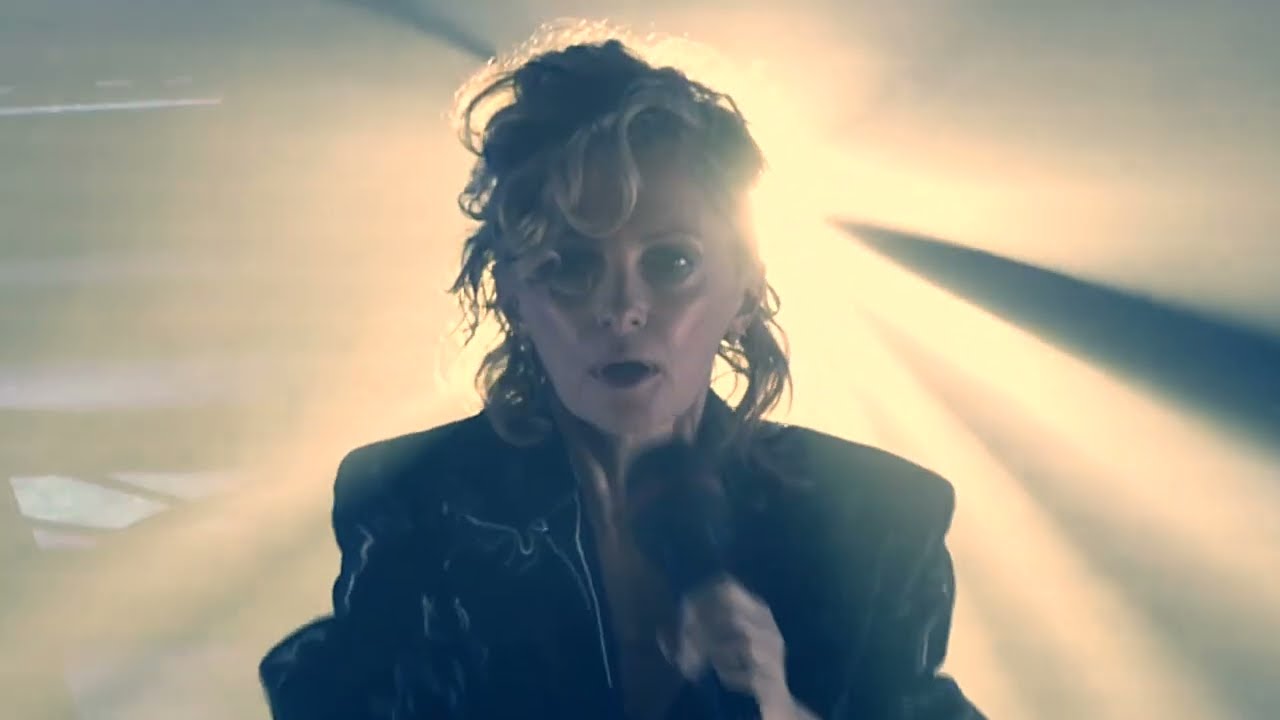 Goldfrapp "Strict Machine" WARNING: FLASHING LIGHTS/STROBE. Bath Forum ...