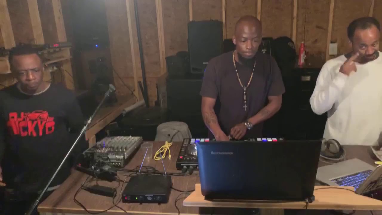 what djs do on Sunday they cut us off but we back pt2 Deon Moore set ...