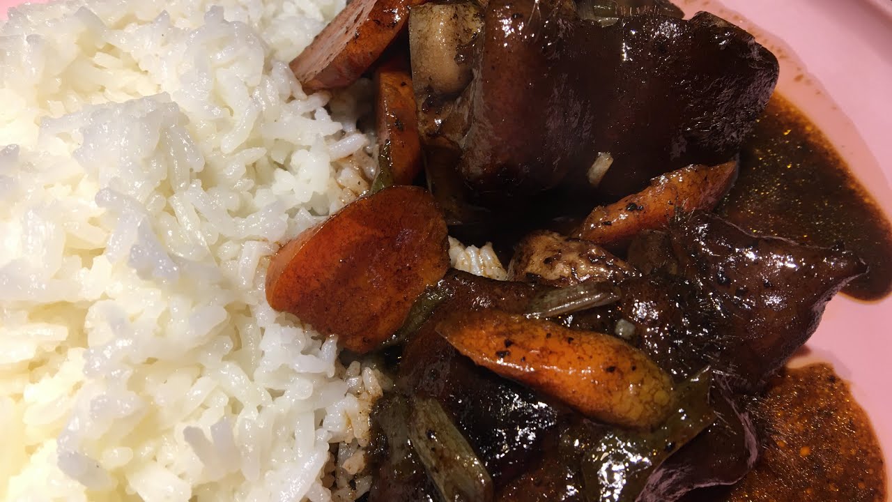 How To Make Delicious Brown Stew Pig Feet 😋😋 - YouTube