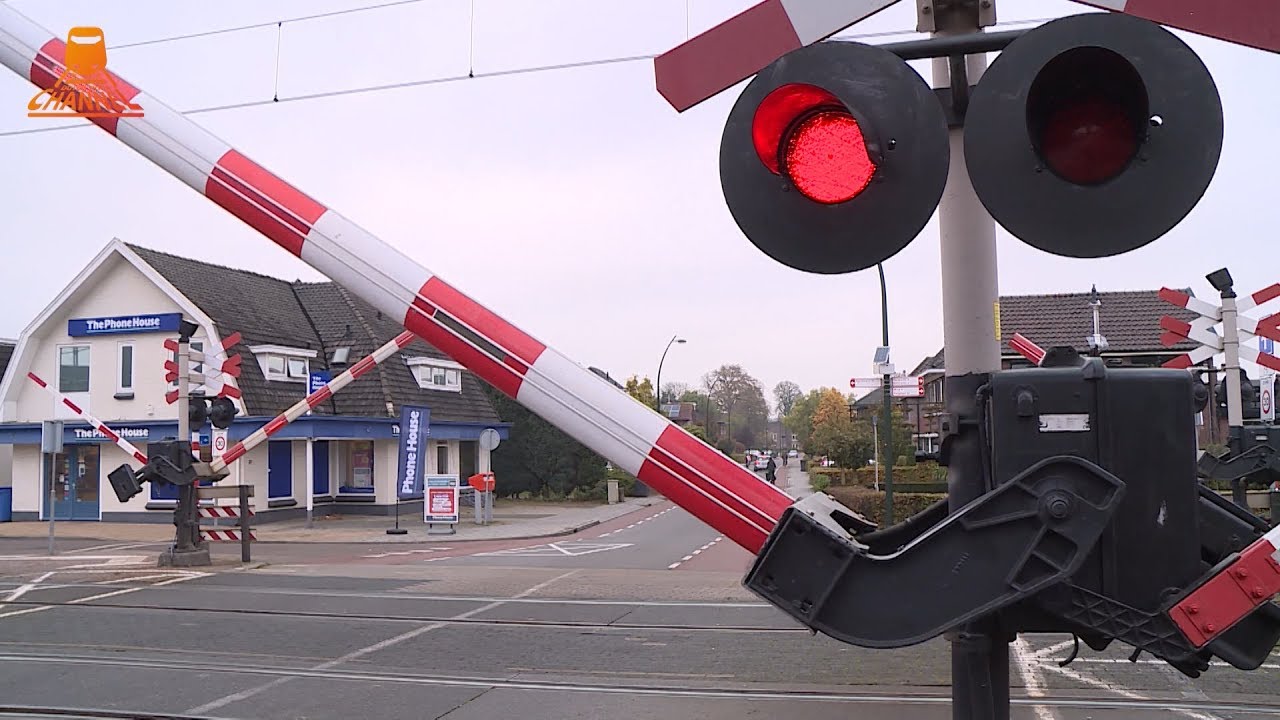 DUTCH RAILROAD CROSSING - Twello - Stationsstraat - YouTube