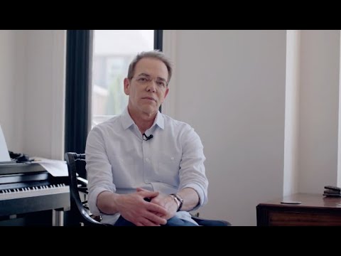 15 Most Famous Psychic Mediums You Should Know About - Discover Walks Blog