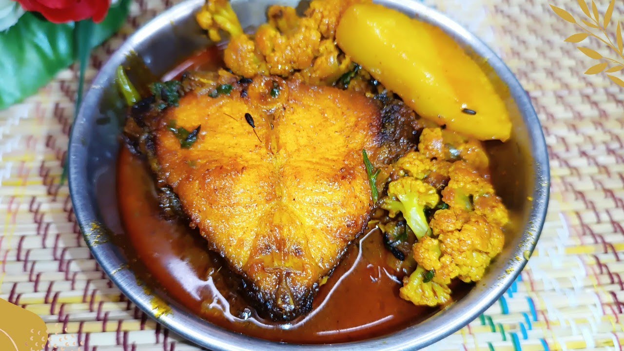 আলু আর ফুলকপি দিয়ে দারুন সুস্বাদু কাতলা মাছের ঝোল। Alu Fulkopi Diye ...