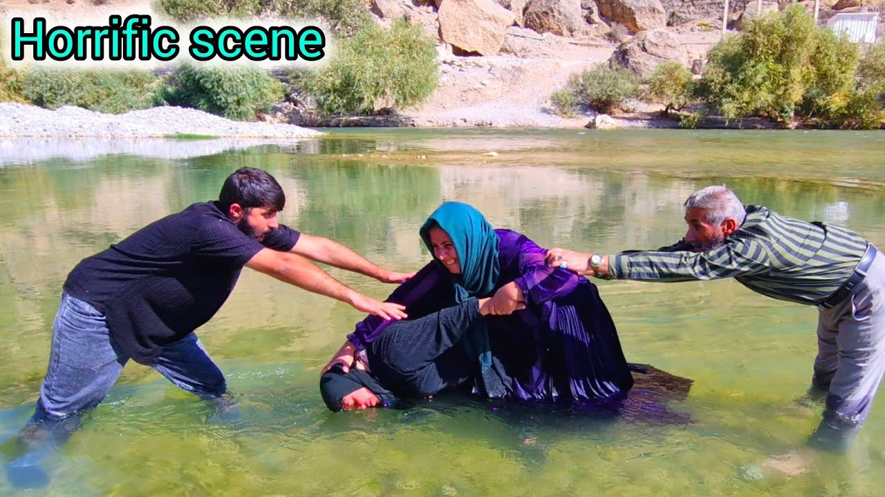 Scary moment: Evil woman drowns homeless woman in river - YouTube