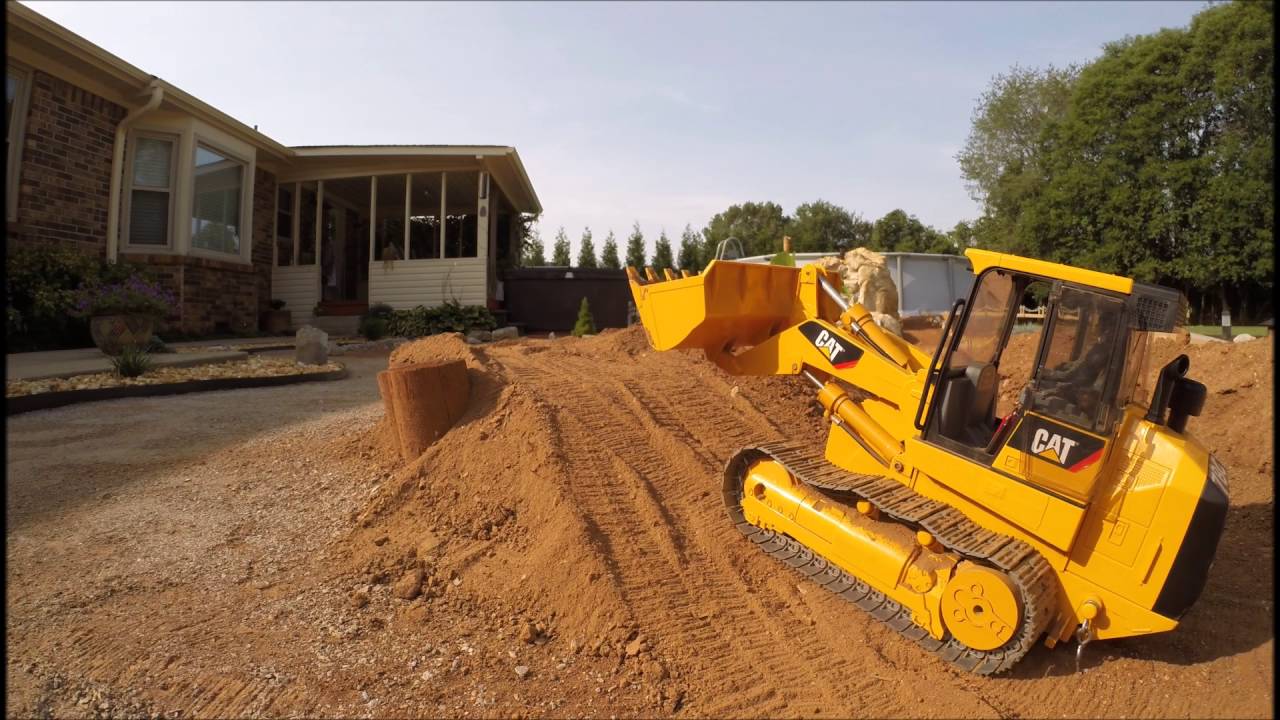 7 Bones RC Construction - CAT 963D moves some dirt - 22 July 2016 - YouTube