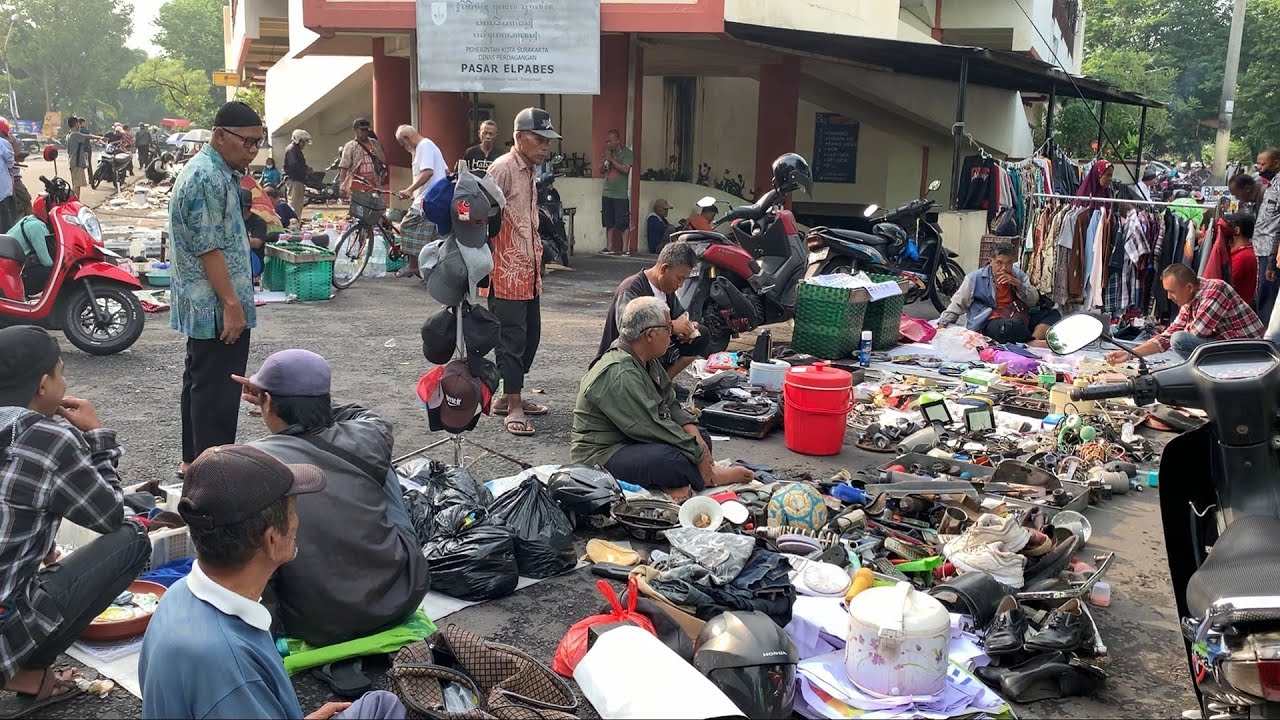 Pasar klitikan Solo Elpabes - YouTube
