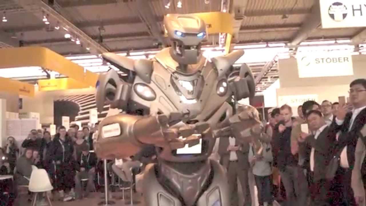Apresentação do Robô Titan na feira de tecnologia Hannover Messe 2015 ...