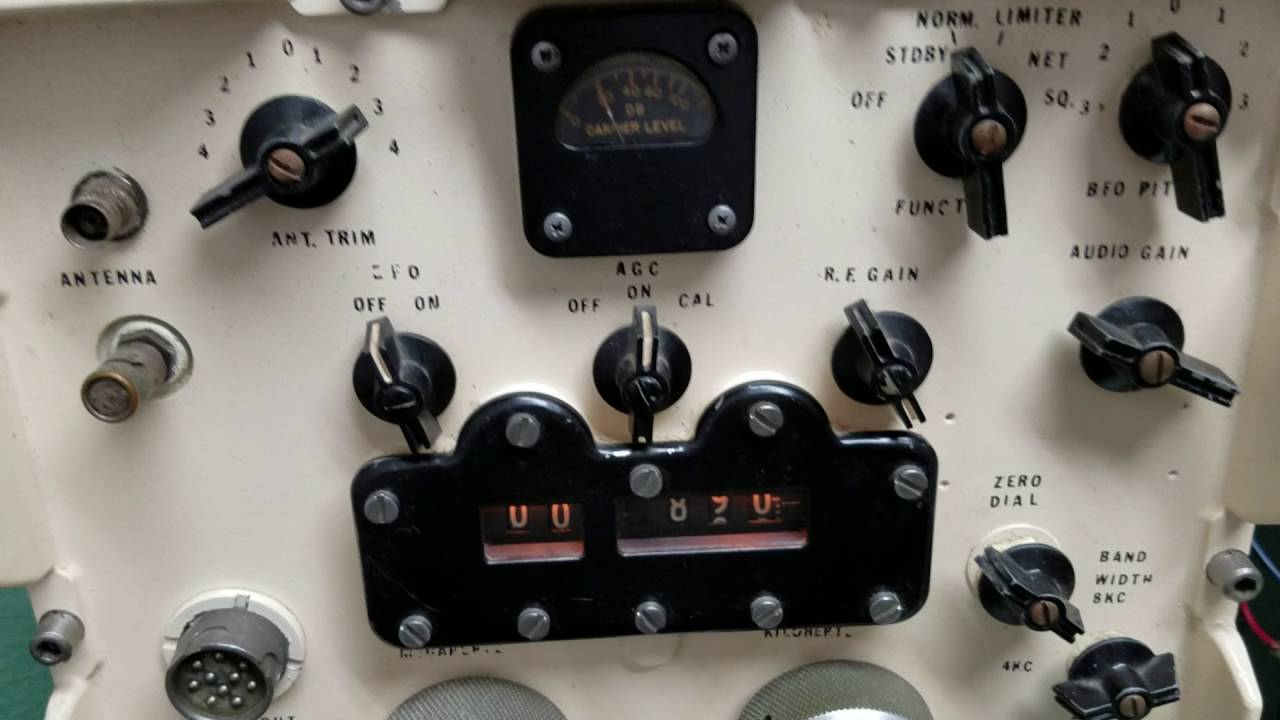 Collins R-392 - YouTube