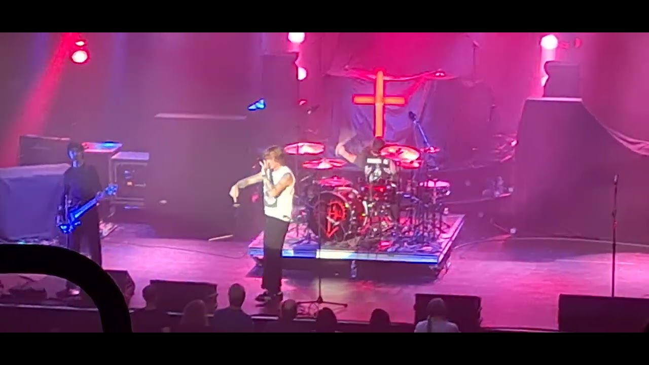Jason Bonham's son is the singer - YouTube
