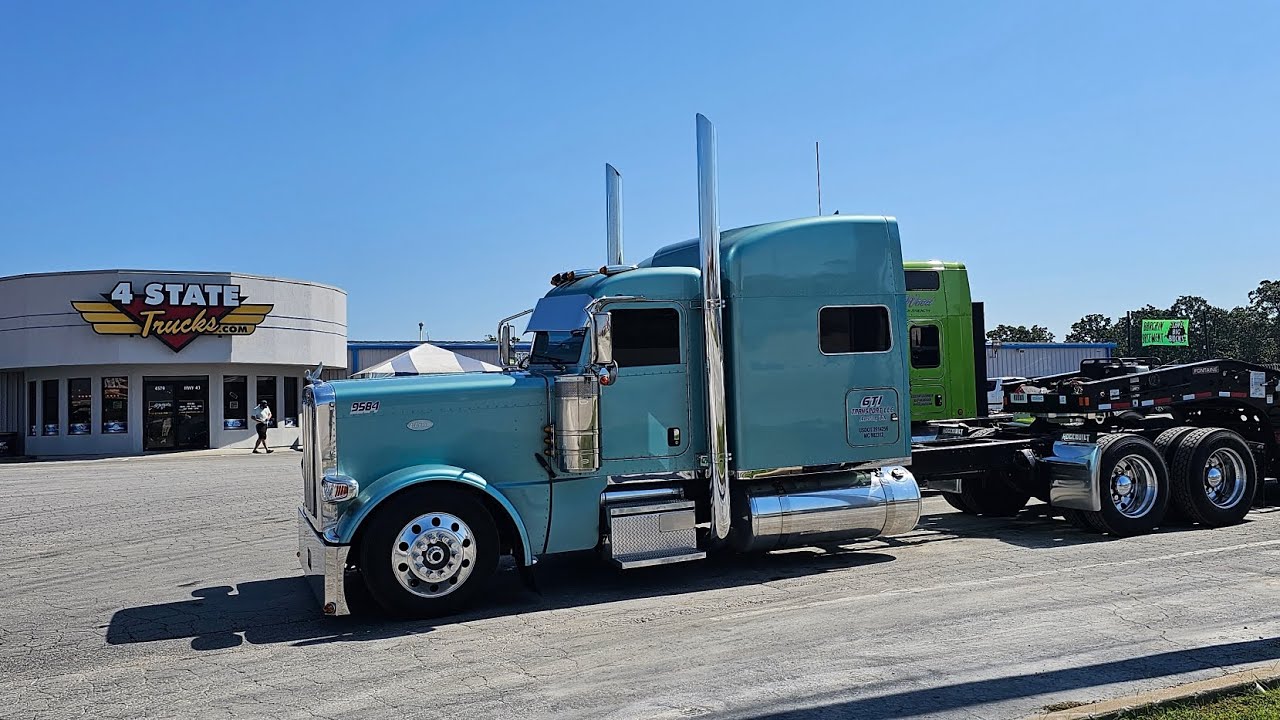 My 2022 Peterbilt 389 Glider and 2023 Fontaine 40 ton stretch. - YouTube