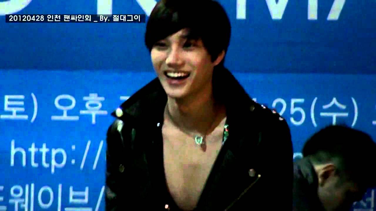 [FANCAM] 120428 EXO-K Fan Sign - Kai Focus - YouTube