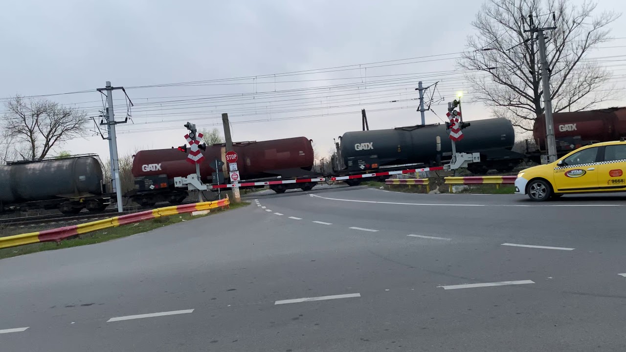 [4K] Type 1 General Signals Inc. at the railway crossing/level crossing ...