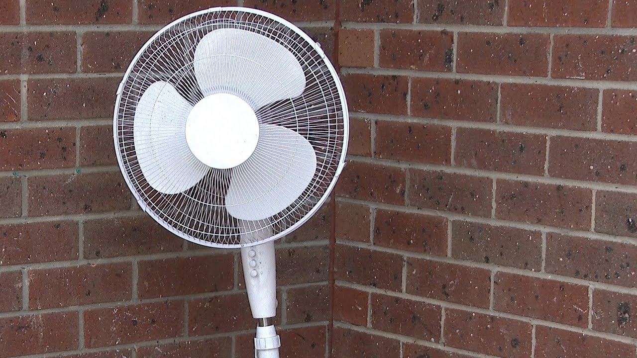 Smashing Another Homemaker HEG40 Stand Fan - YouTube