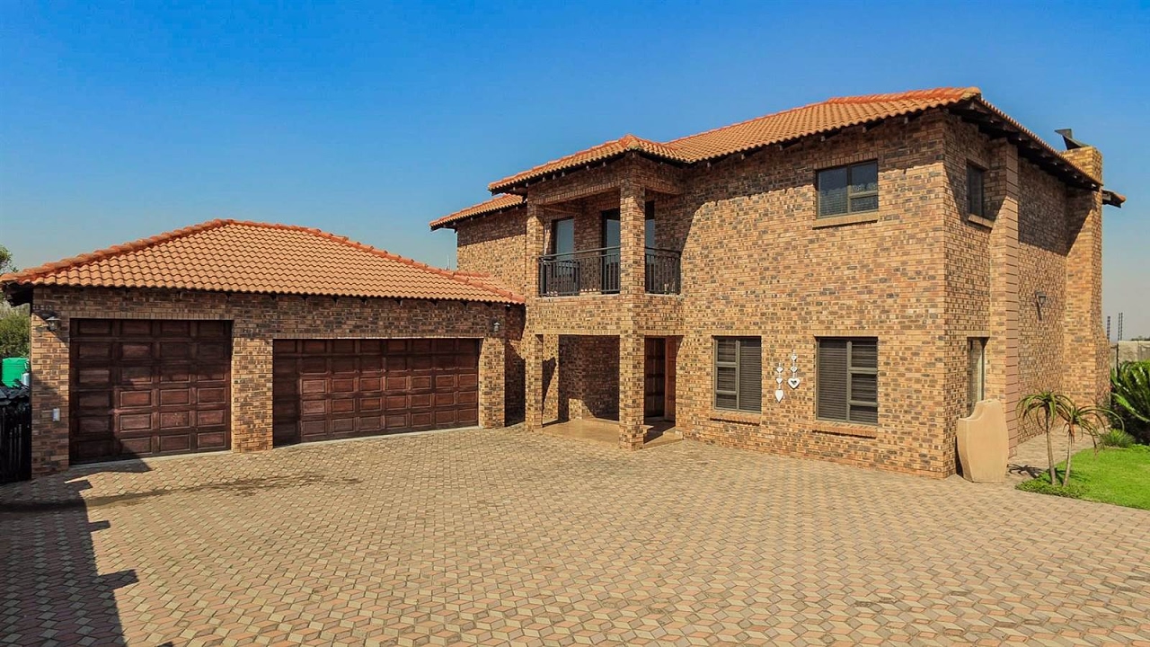 4 Bedroom Townhouse for sale in Mpumalanga | Witbank | Reyno Ridge ...