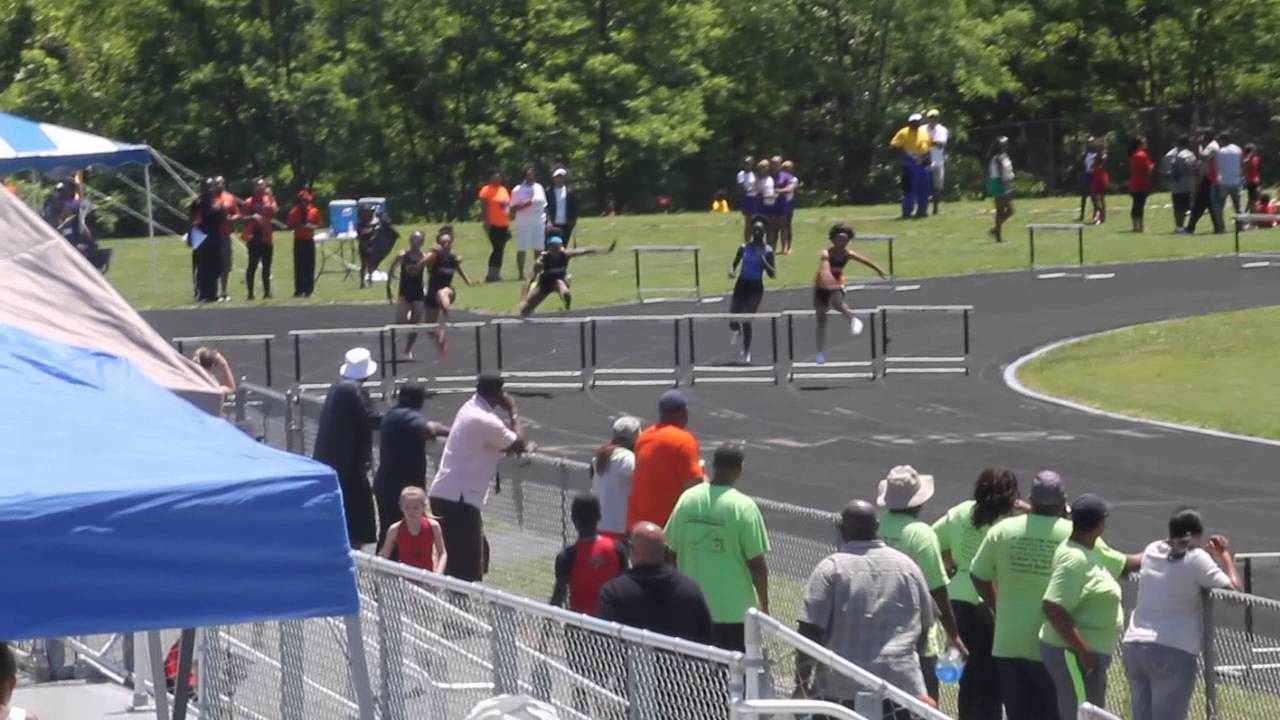 Brianne Gunn and Jordyn Isaacs 13-14 Girls 200m Hurdles - YouTube
