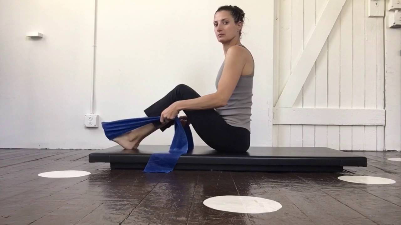 Half roll back bicep curls w/flex band - YouTube