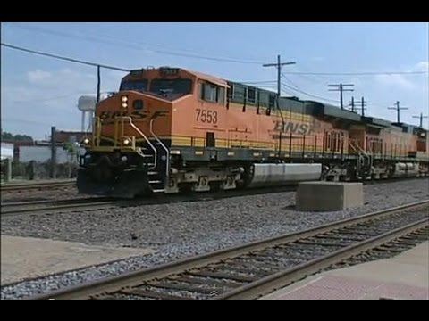 BNSF 7553 departs east (?) north (?) with a manifest freight from Galesburg - YouTube