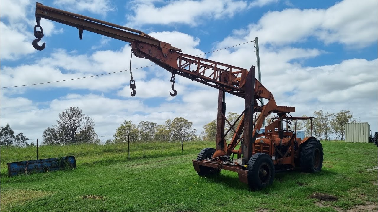 Fordson Super Major Cranvel Crane - YouTube