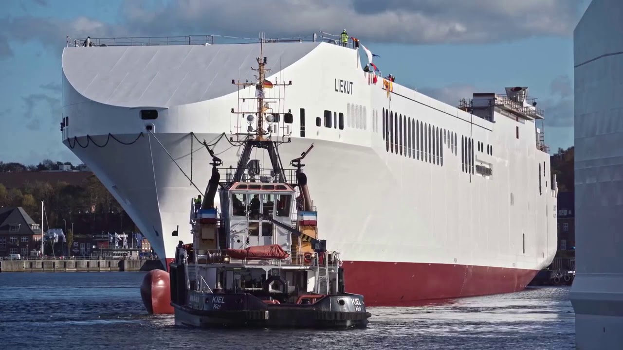 Awesome ship launches - YouTube