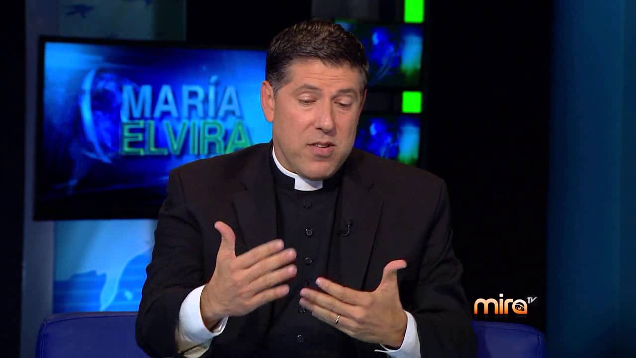 Los secretos del Vaticano, por el Padre Alberto Cutié - YouTube