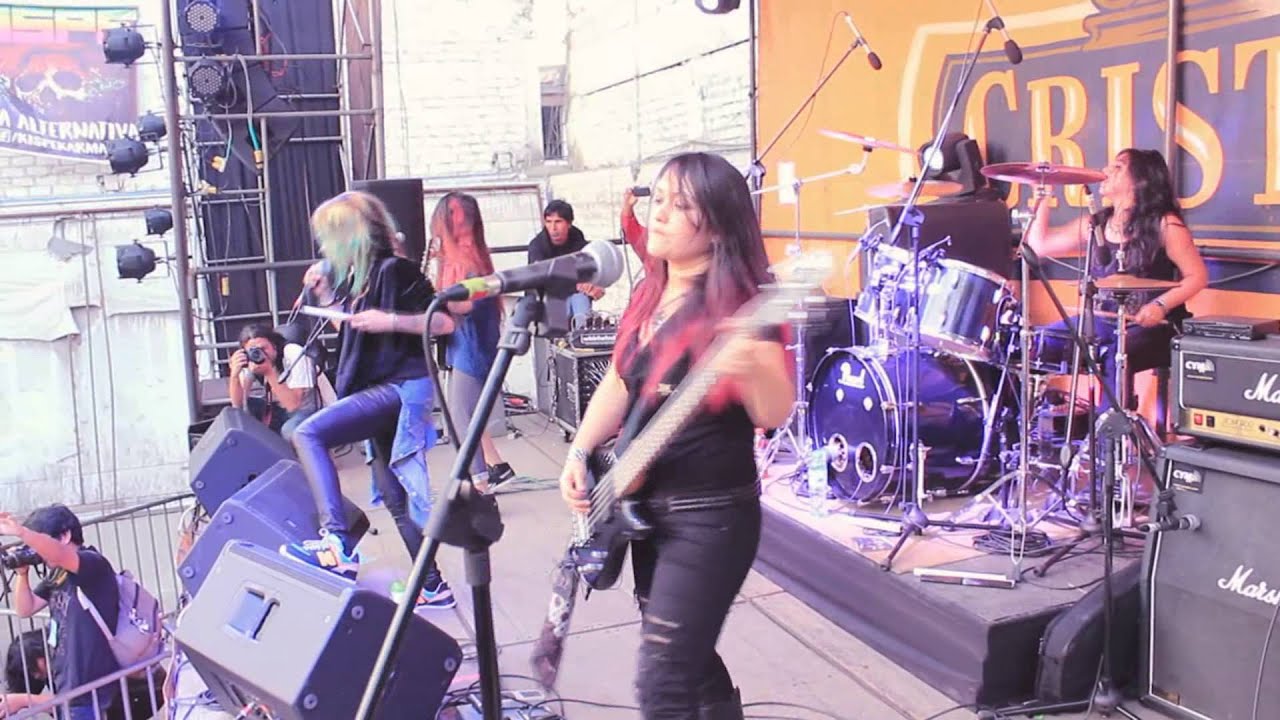 AREA 7 - IRIS en Vivo "Concierto Recarga" - YouTube