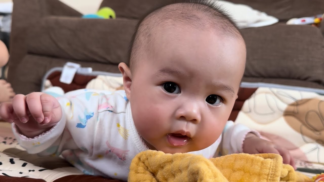 Baby’s new skill: discovering the power of yelling! - YouTube