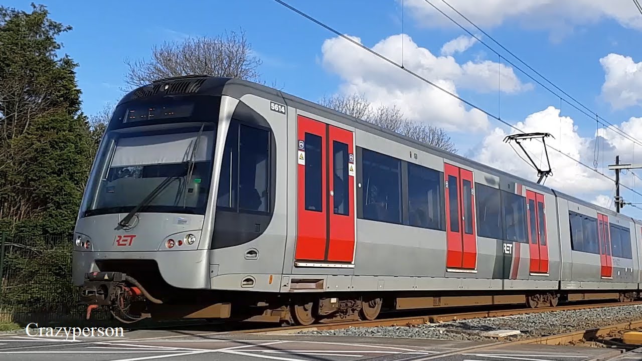 RET Sneltram Metro SG3 langs Spoorwegovergang Maassluis - YouTube