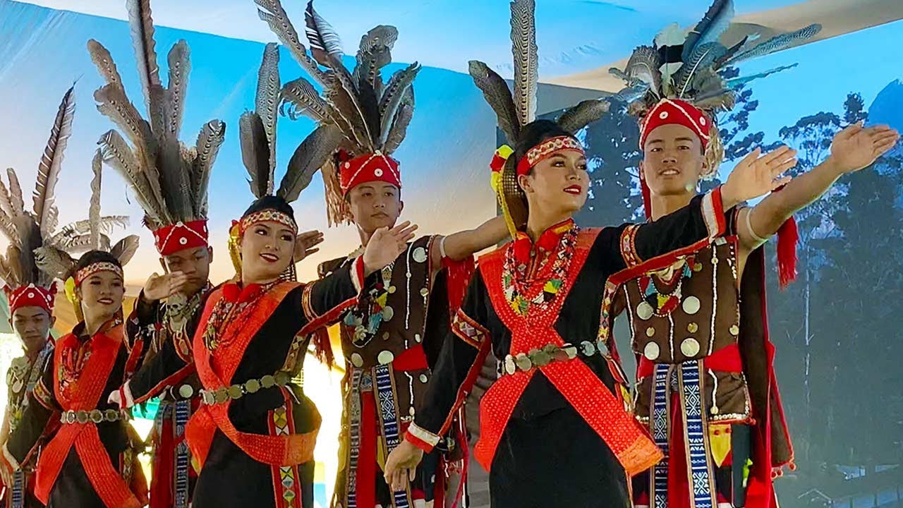 Mansayau Dance by Murut Nabai from Keningau - YouTube