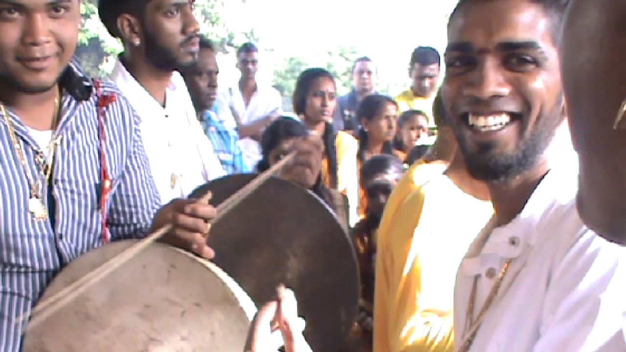 BARKLY DURGA AMMAN KOVIL CANJEE POOSAI 2017 - YouTube