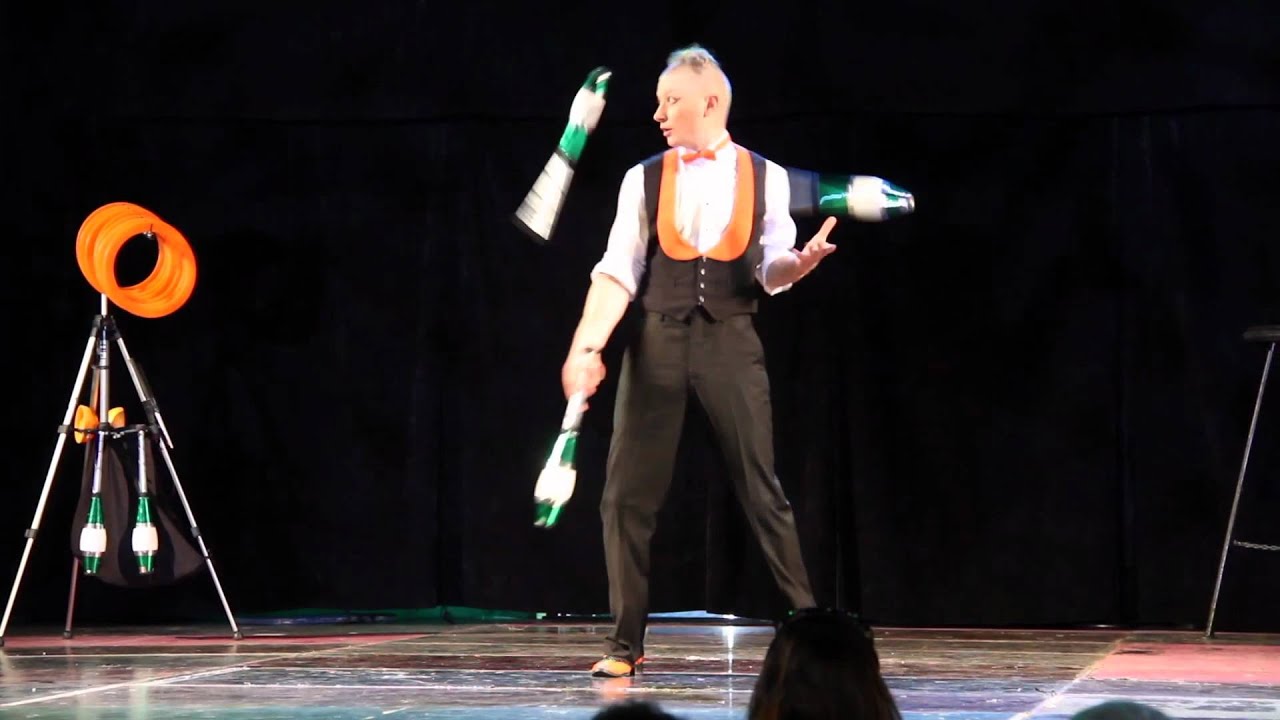 Jeremy juggling clubs, rings, crystal balls and diablo - Brophy Aerial ...