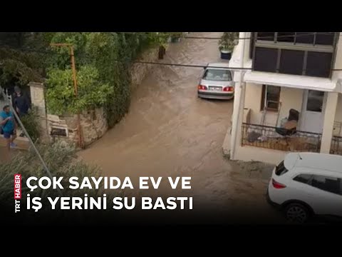 İzmir'de sağanak taşkınlara yol açtı: Ev ve iş yerlerini su bastı