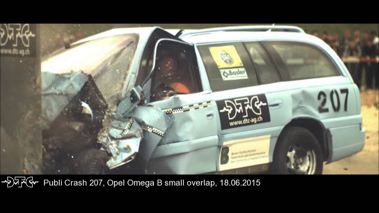 Crashtest Opel Omega B small overlap - YouTube