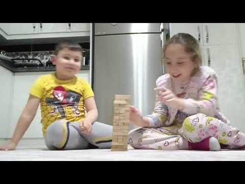 Sizce hangimiz daha iyi oynadık.Ablamla Jenga oyunu. SEVGİ ve CENGİZ...