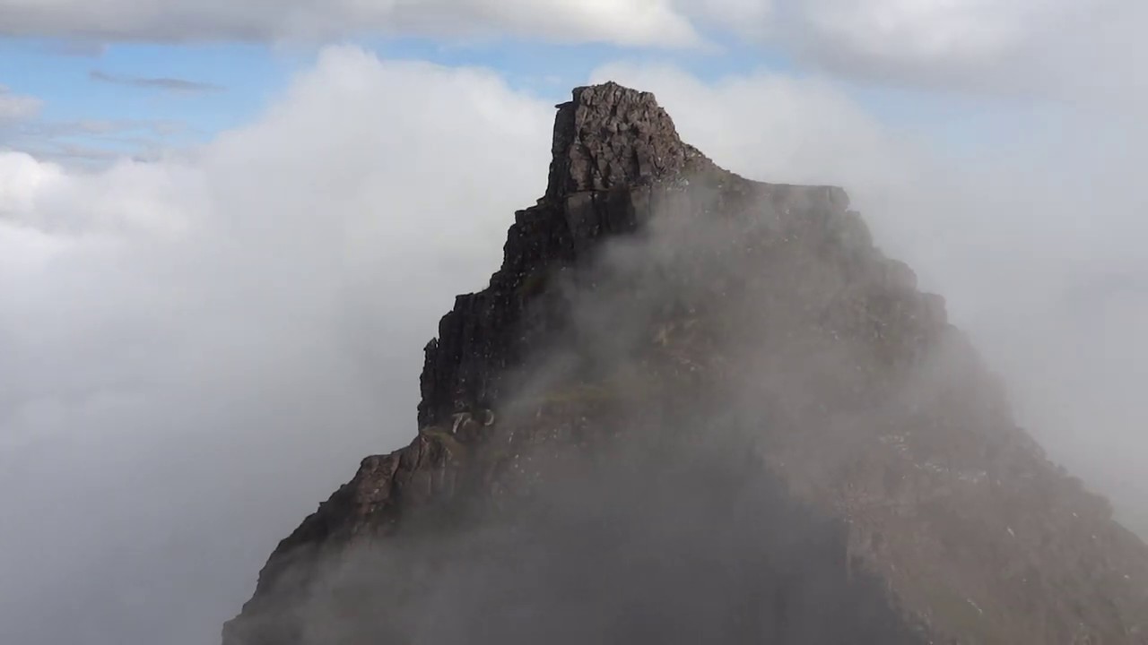 Lord Berkeley's Seat, An Teallach 360° Summit View - YouTube
