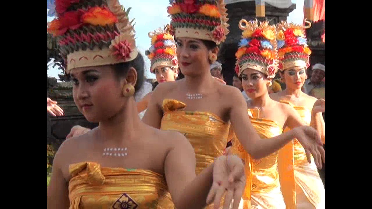 Tari Rejang Dewa @ Pura Besakih 22 April 2017 - YouTube