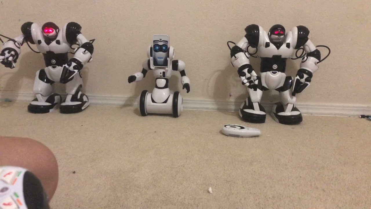 RobosapienX and 2004 Robosapien and RoboMe 😁 - YouTube