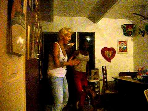 wir versuchen zu tanzen..auf ein scheussliches lied aus den 80ern