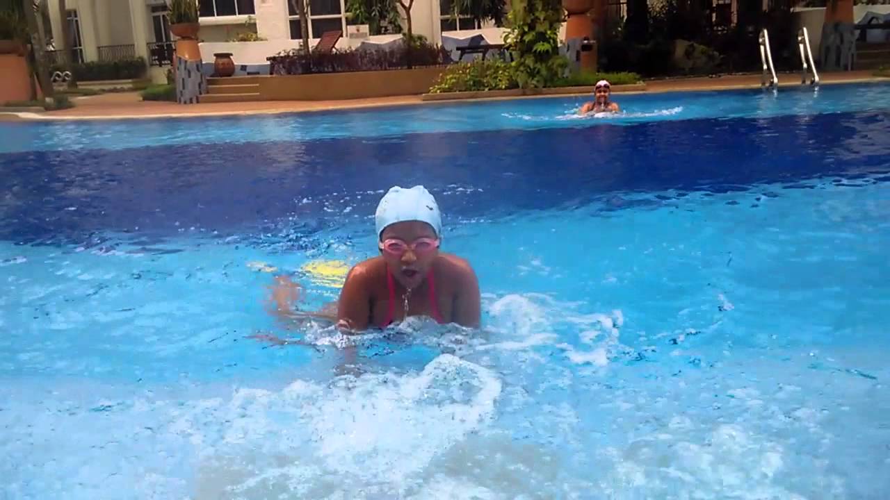 Swimming Happy Along - Just Keep Swimming - YouTube