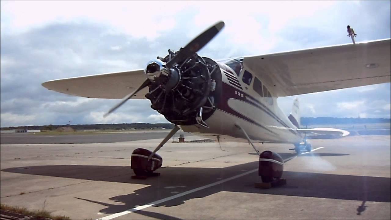 Cessna 195 N3081B smoky start up - YouTube