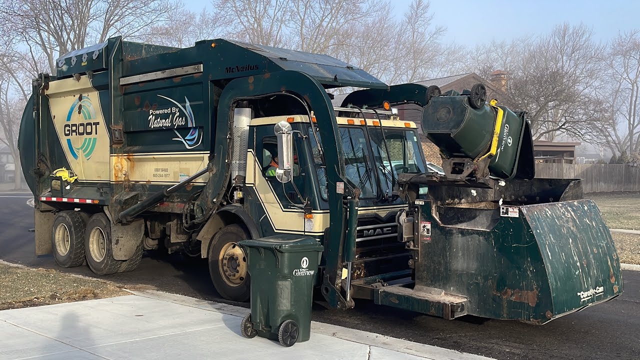 Groot Curotto Can Garbage Truck on a Foggy Morning - YouTube
