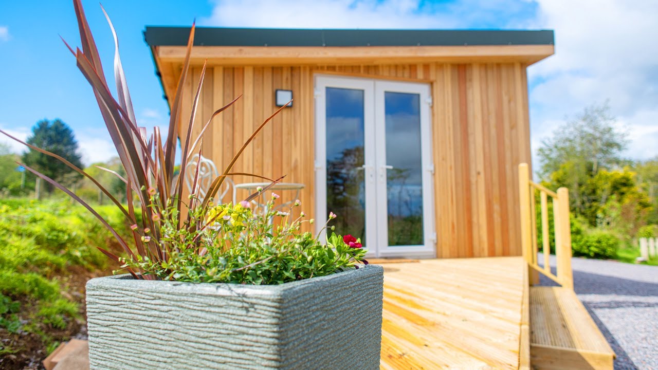 Absolutely Gorgeous The Drey InchBerry Cottage House | Living Design ...