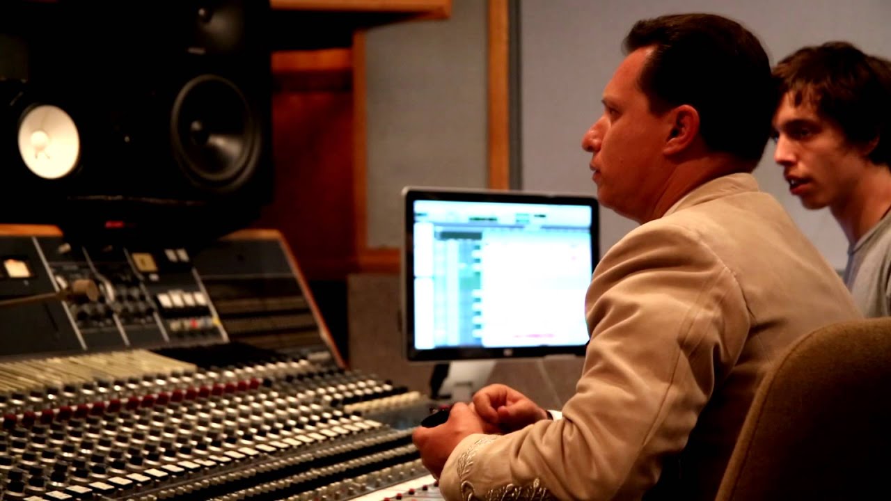 Steeven Sandoval (Mariachi Nuevo Tecalitlan) dirige en el Estudio - YouTube