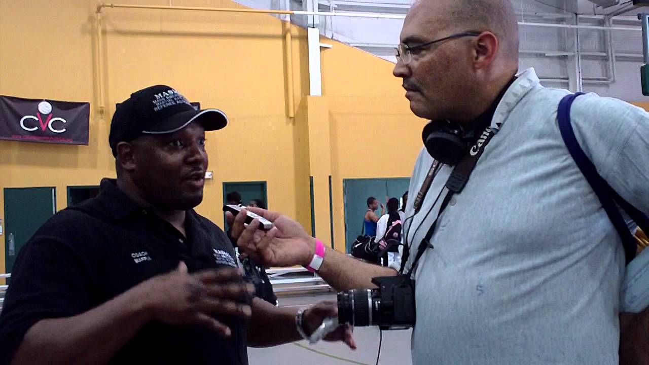 Jadi Tention vs Mafia Holloway - YouTube