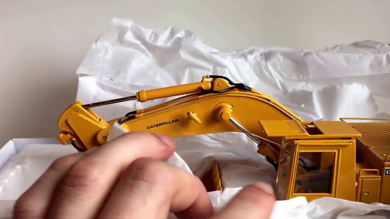 CCM Caterpillar 245 ME Unboxing - YouTube