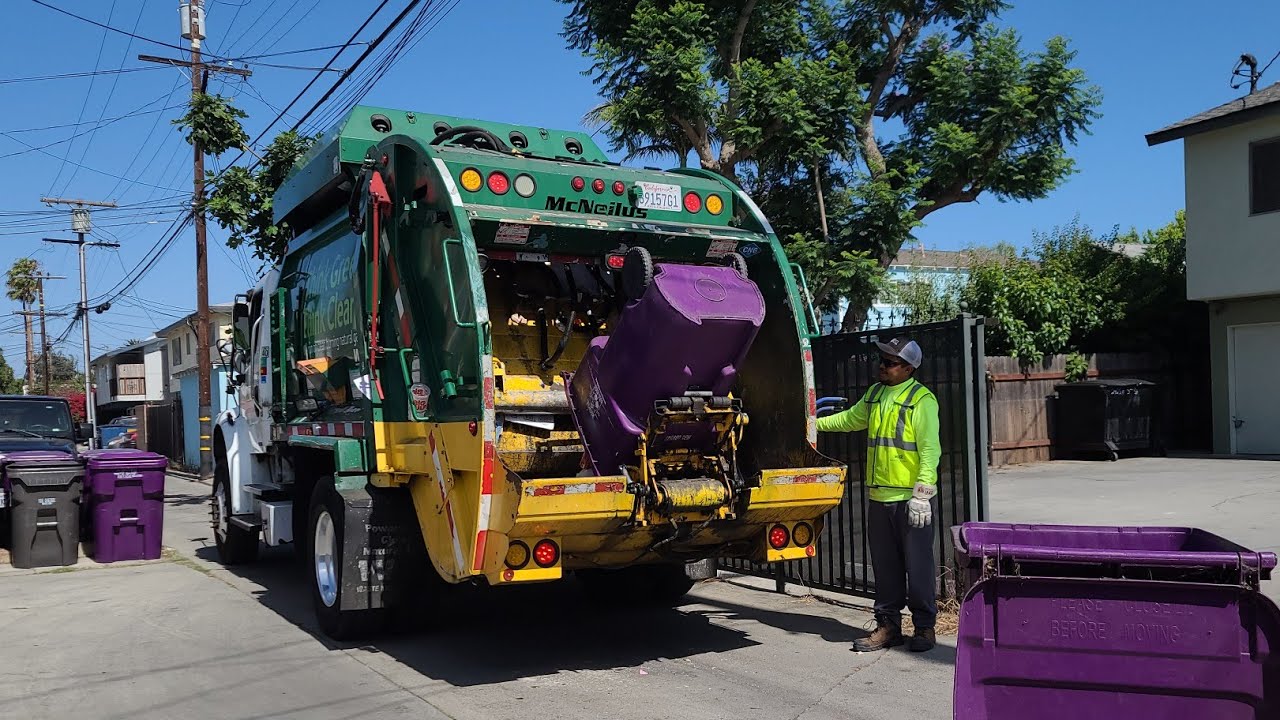Waste Management: Freightliner Mcneilus Rear Loader Garbage Truck ...