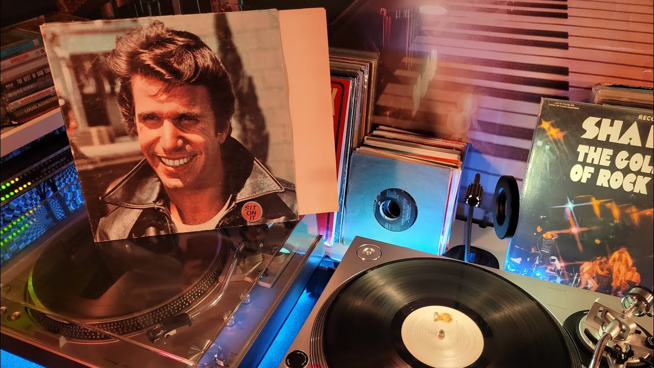 HAPPY DAY'S THEME SONG | RECORD PLAY - YouTube